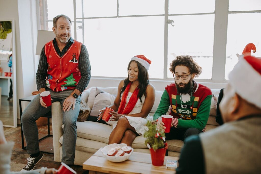 14 KINDS OF PEOPLE YOU MEET AT A WHITE ELEPHANT GAME - Doña Monica